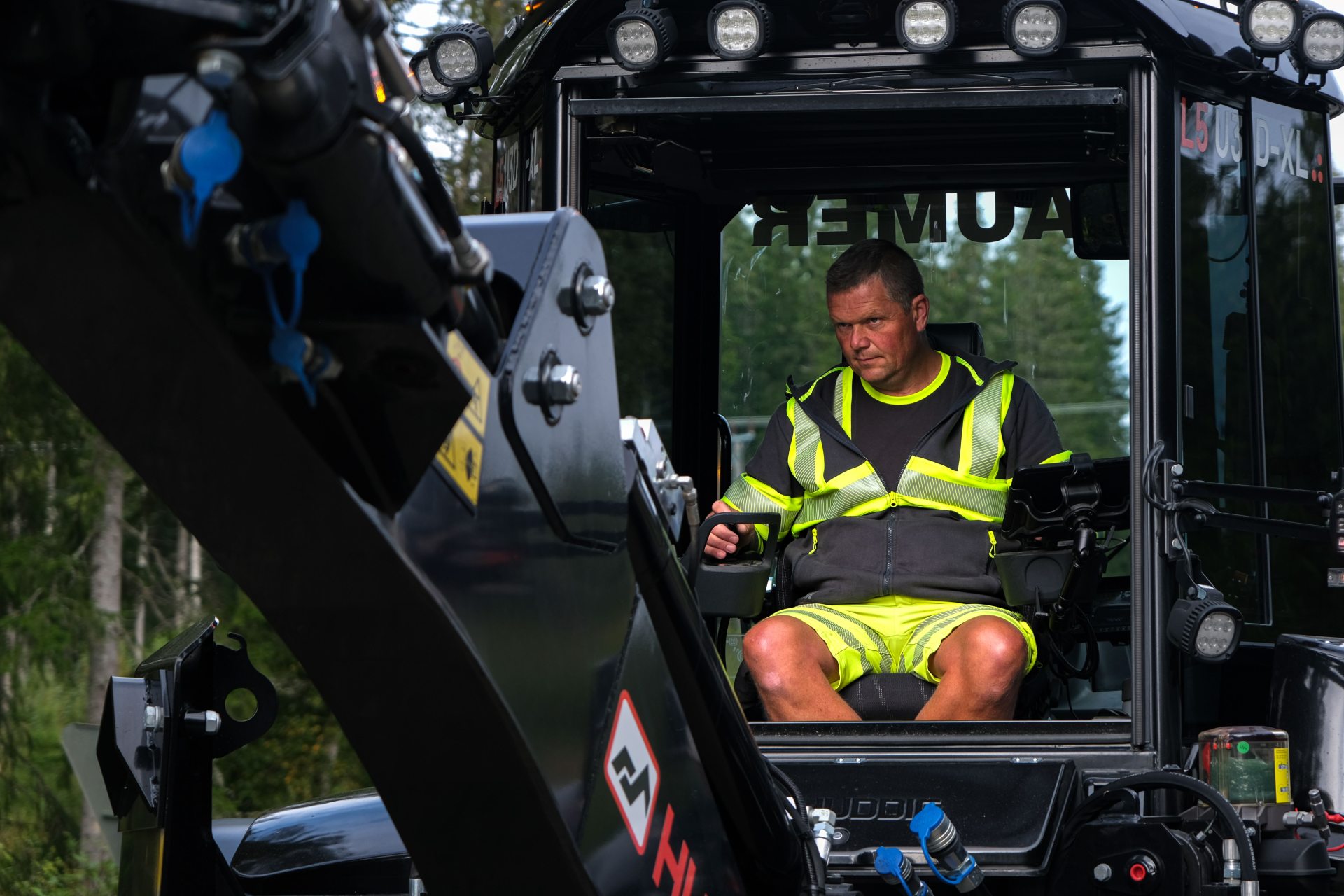 En helt ny värld öppnade sig för Naumer Entreprenad med maskinstyrning på grävlastaren ...